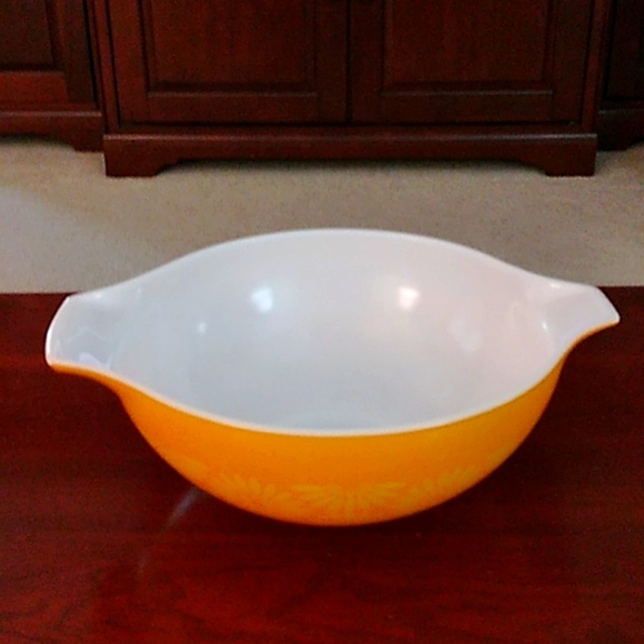 Pyrex | Kitchen | Vintage Pyrex Orange Daisy 968 Cinderella Bowl Size ...